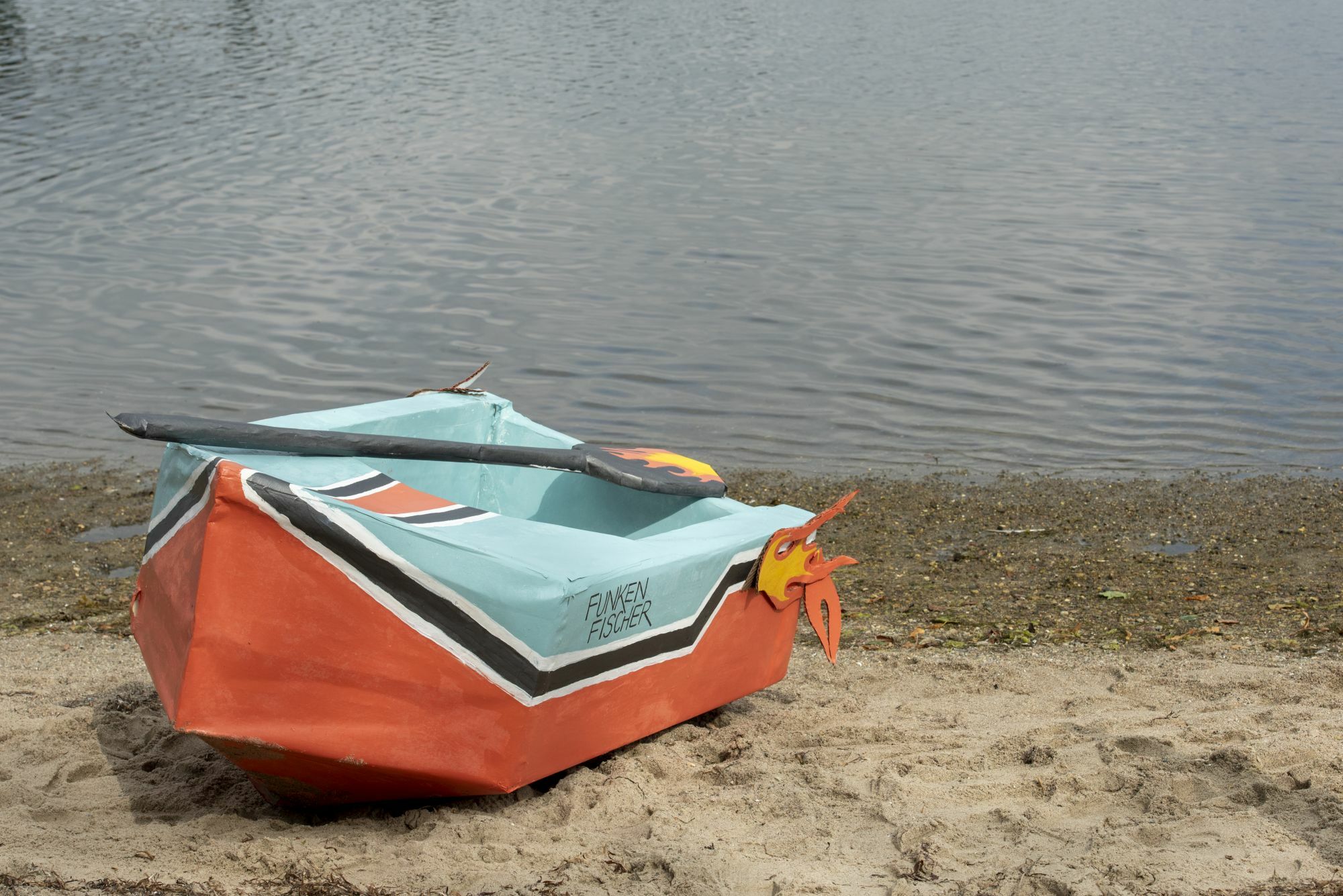 Teamgeist ahoi! Boote aus Papier im Stegreif "Paper Vessel" - News - BauNetz CAMPUS
