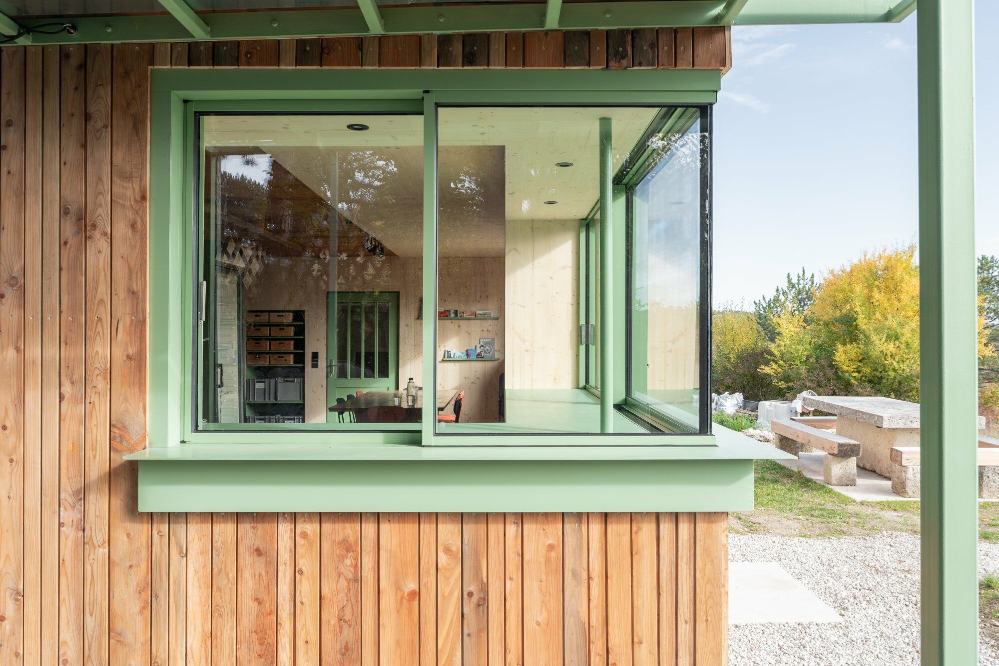 Neues Leben fürs Vereinshaus: Das design.build studio in Lindabrunn ...